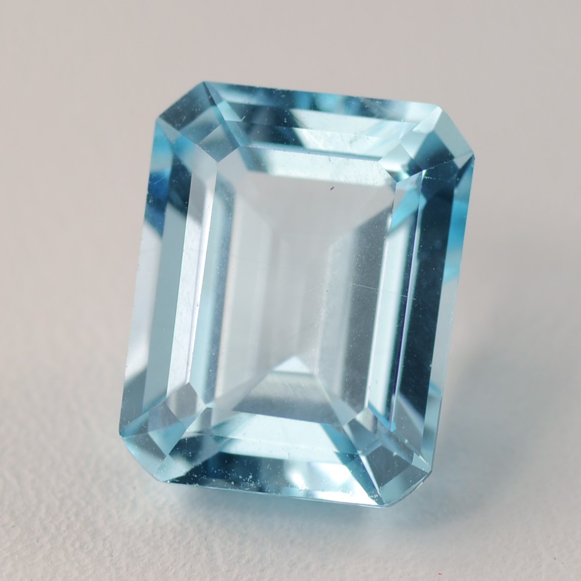 Stone of friendship: The Topaz – Flora Jewels