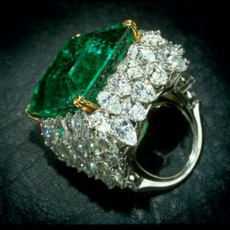 The Chalk Emerald: From Maharini Sita Devi Sahib to the Smithsonian ...